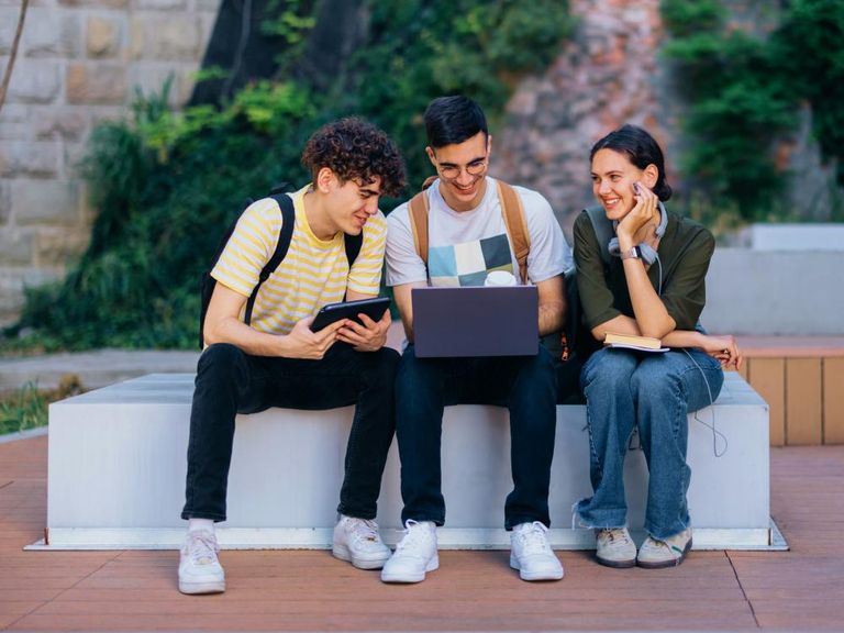 Dedicated client delivery team for healthcare BI